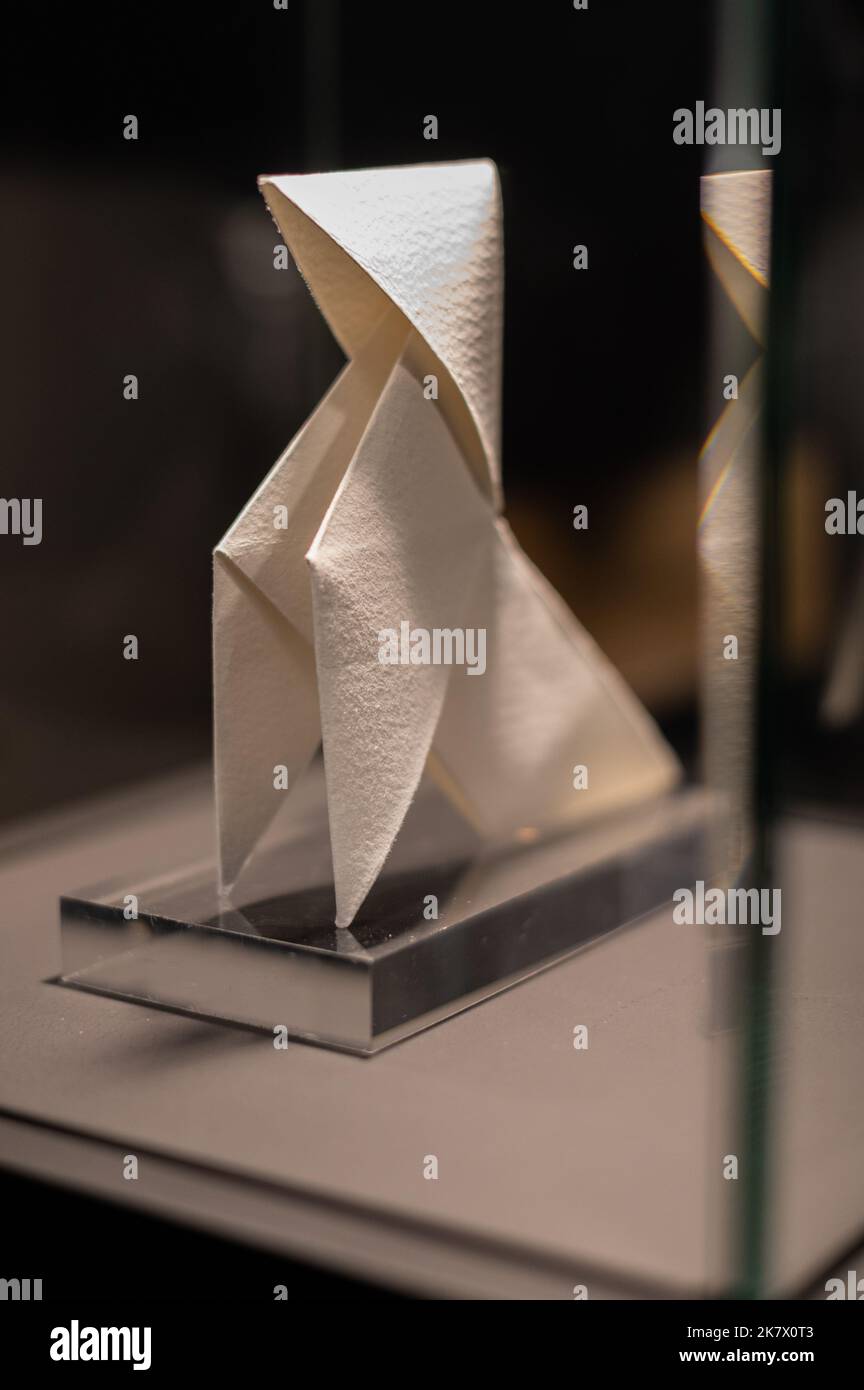 Sample of elemental folding. Emoz museum of the art of origami, with ...