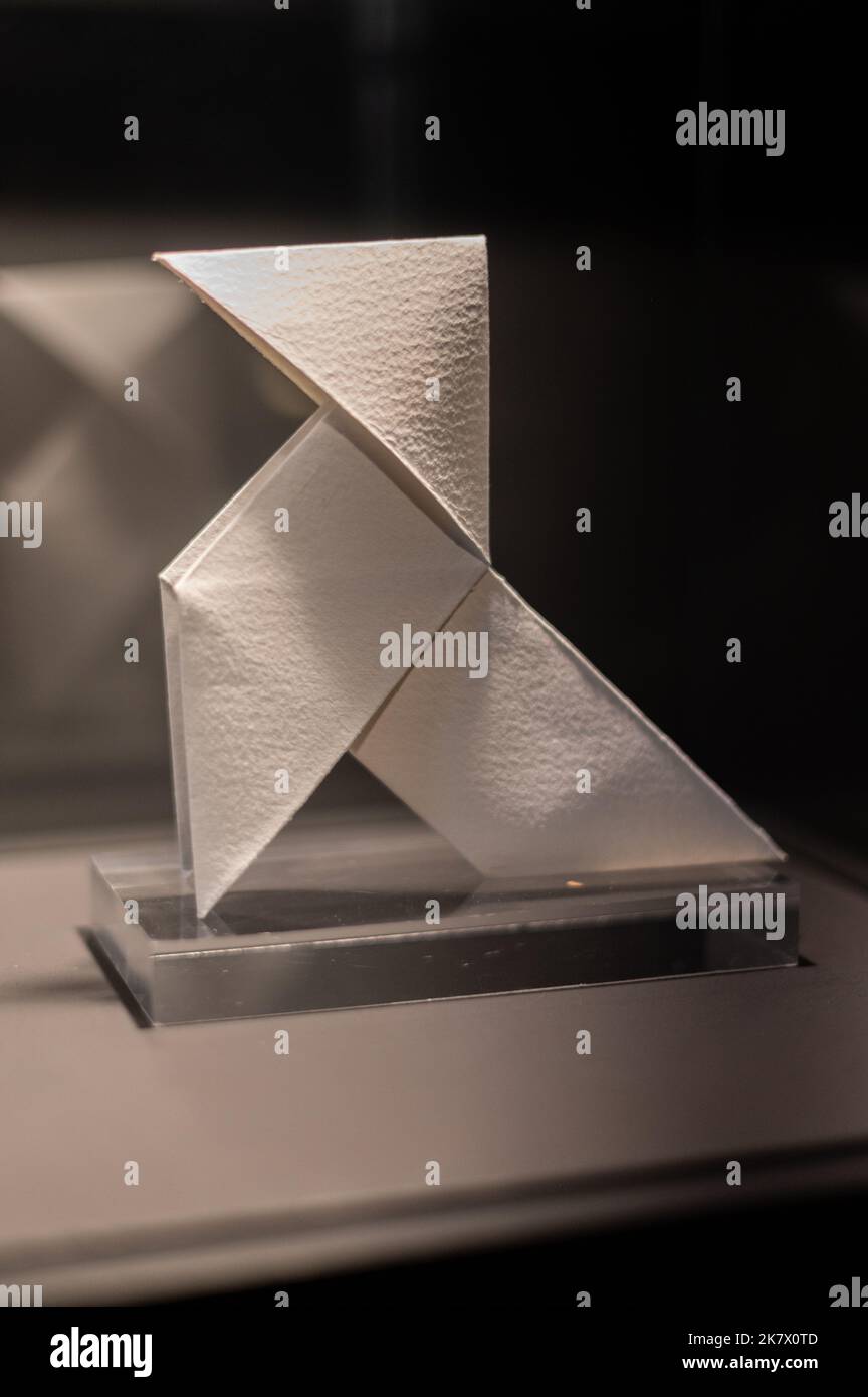 Sample of elemental folding. Emoz museum of the art of origami, with ...