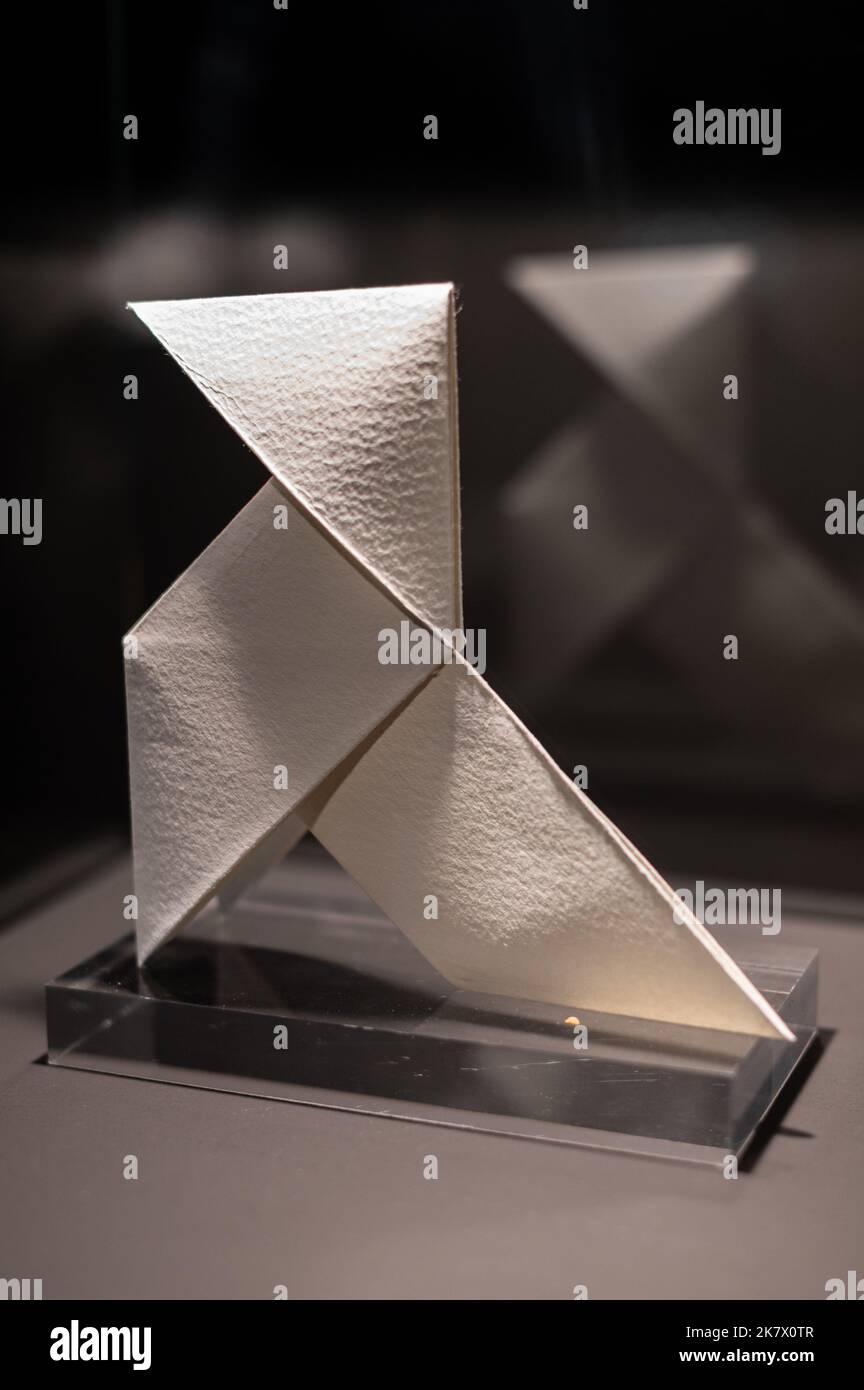 Sample of elemental folding. Emoz museum of the art of origami, with ...