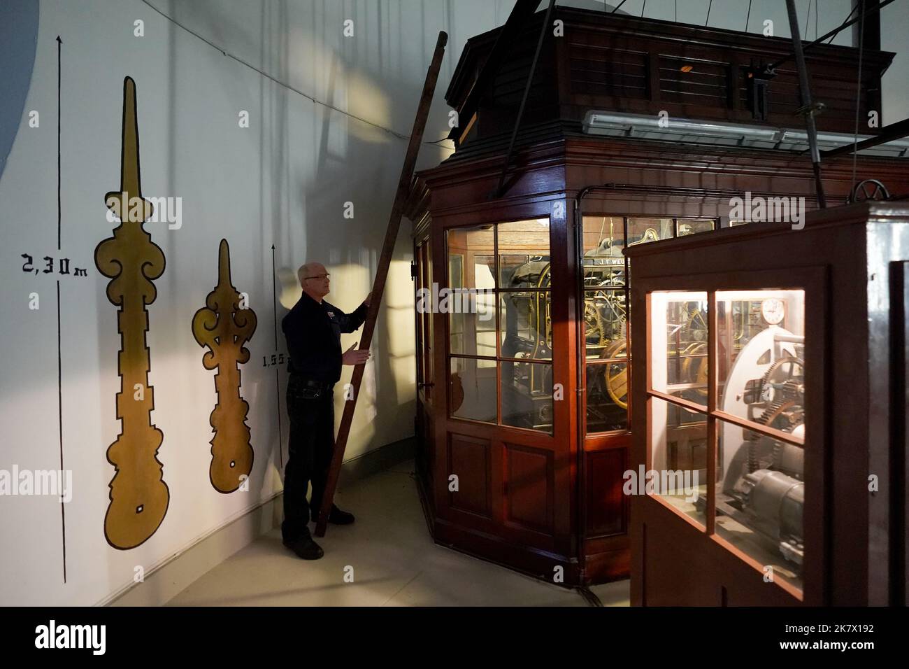 Hamburg, Germany. 18th Oct, 2022. Achilles Erm, house technician in ...