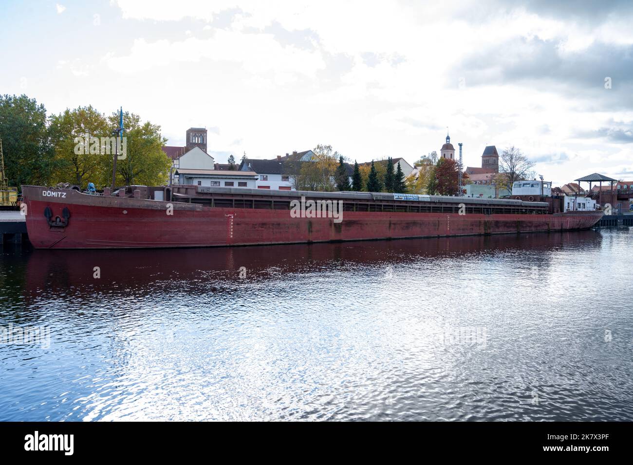 Anklam, Germany. 19th Oct, 2022. The freighter "Dömitz" lies in the ...
