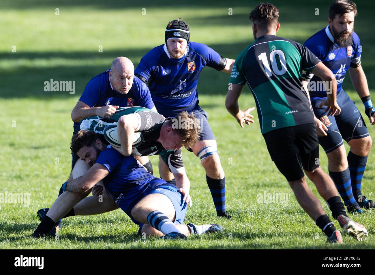 Rugby offside penalty hi-res stock photography and images - Alamy