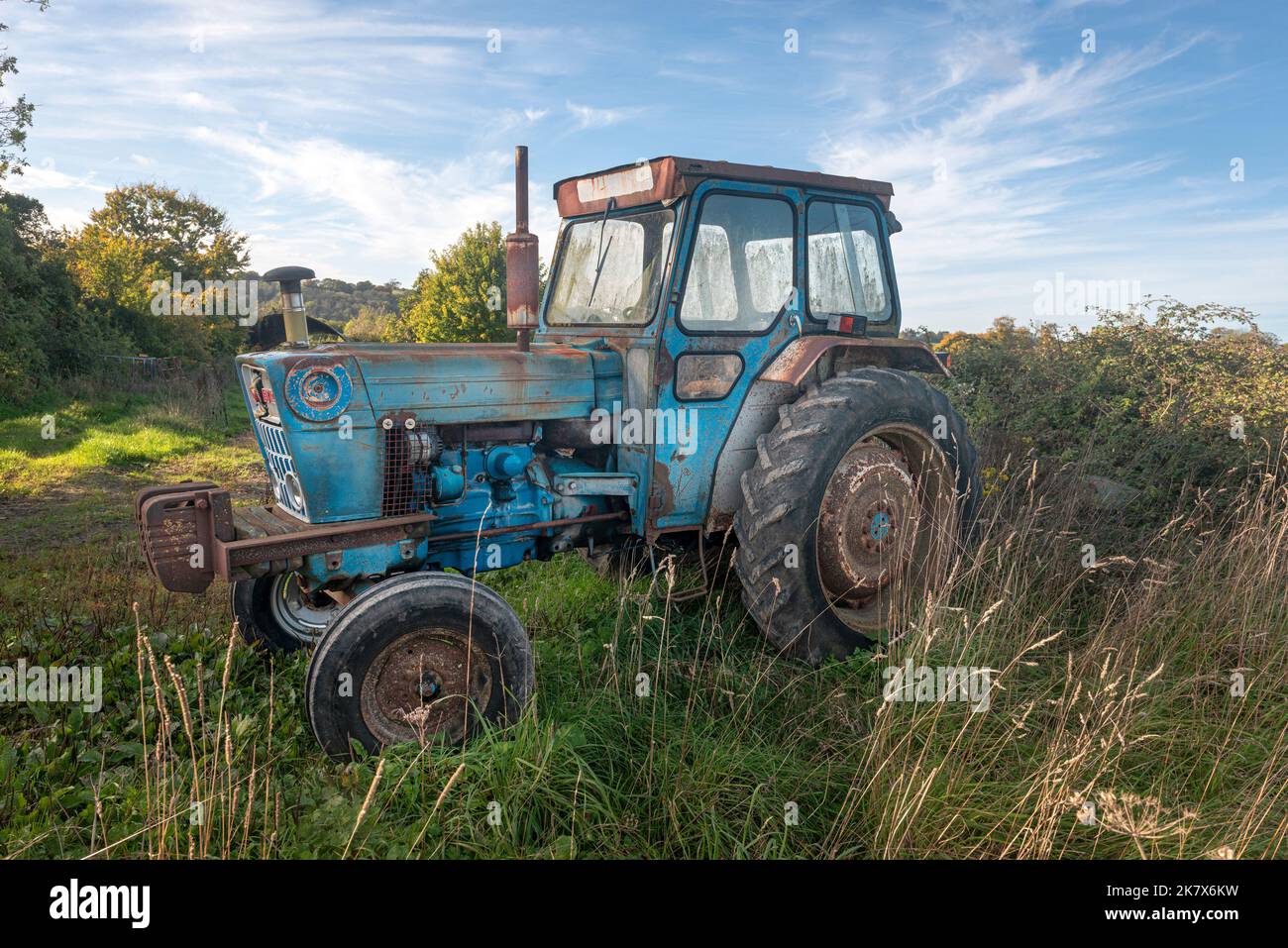 Rusty old farm tractor hi-res stock photography and images - Alamy