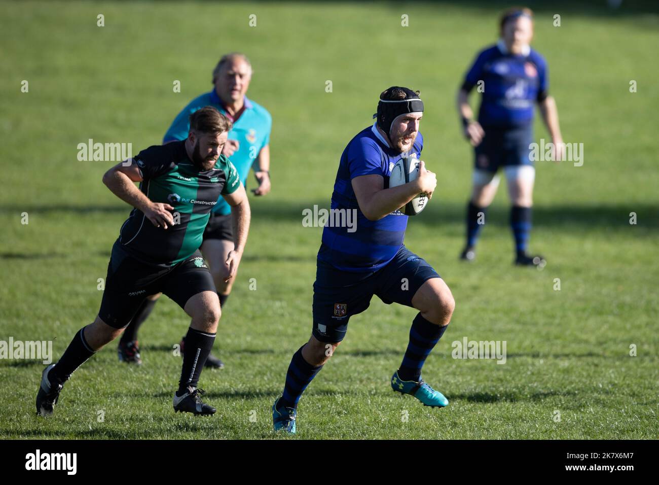 Rugby free kick hi-res stock photography and images - Alamy