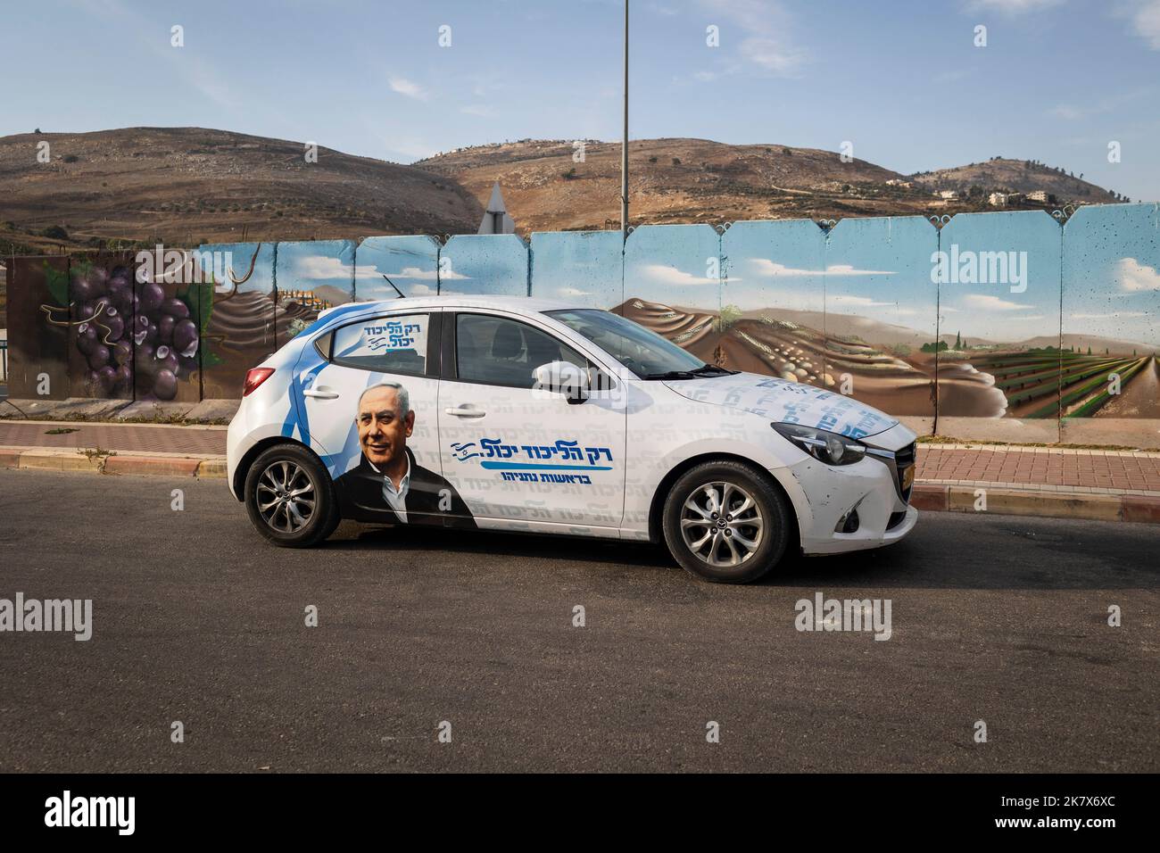 Huwara, Palestinian Territories. 19th Oct, 2022. An Israeli man putting ...