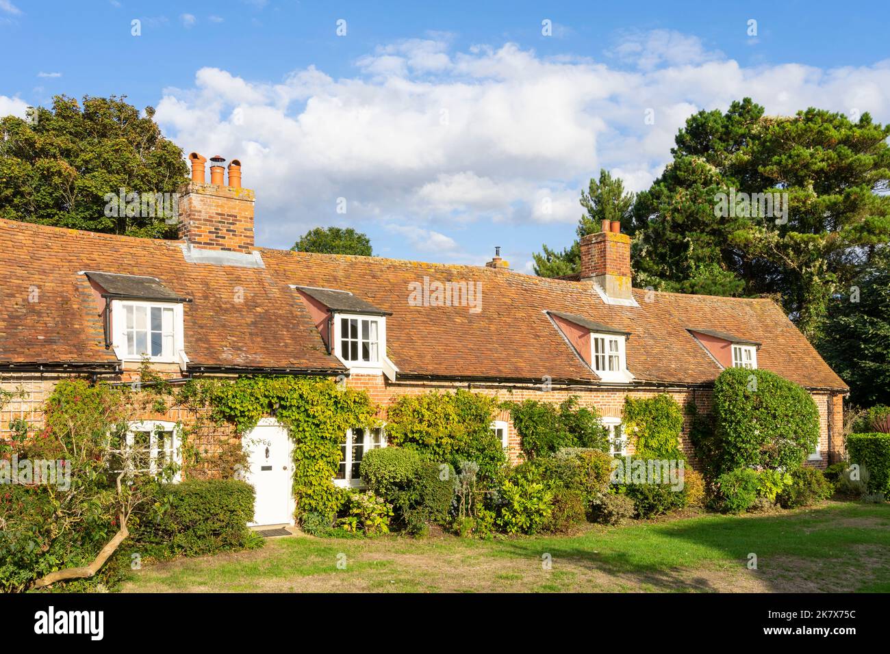 Traditional country cottage English cottage village cottages in the ...
