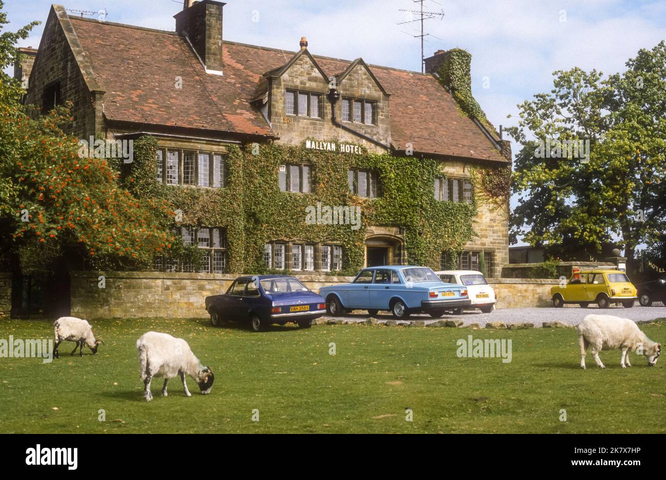 1980s archive photograph of the Mallyan Spout Hotel. A country house ...