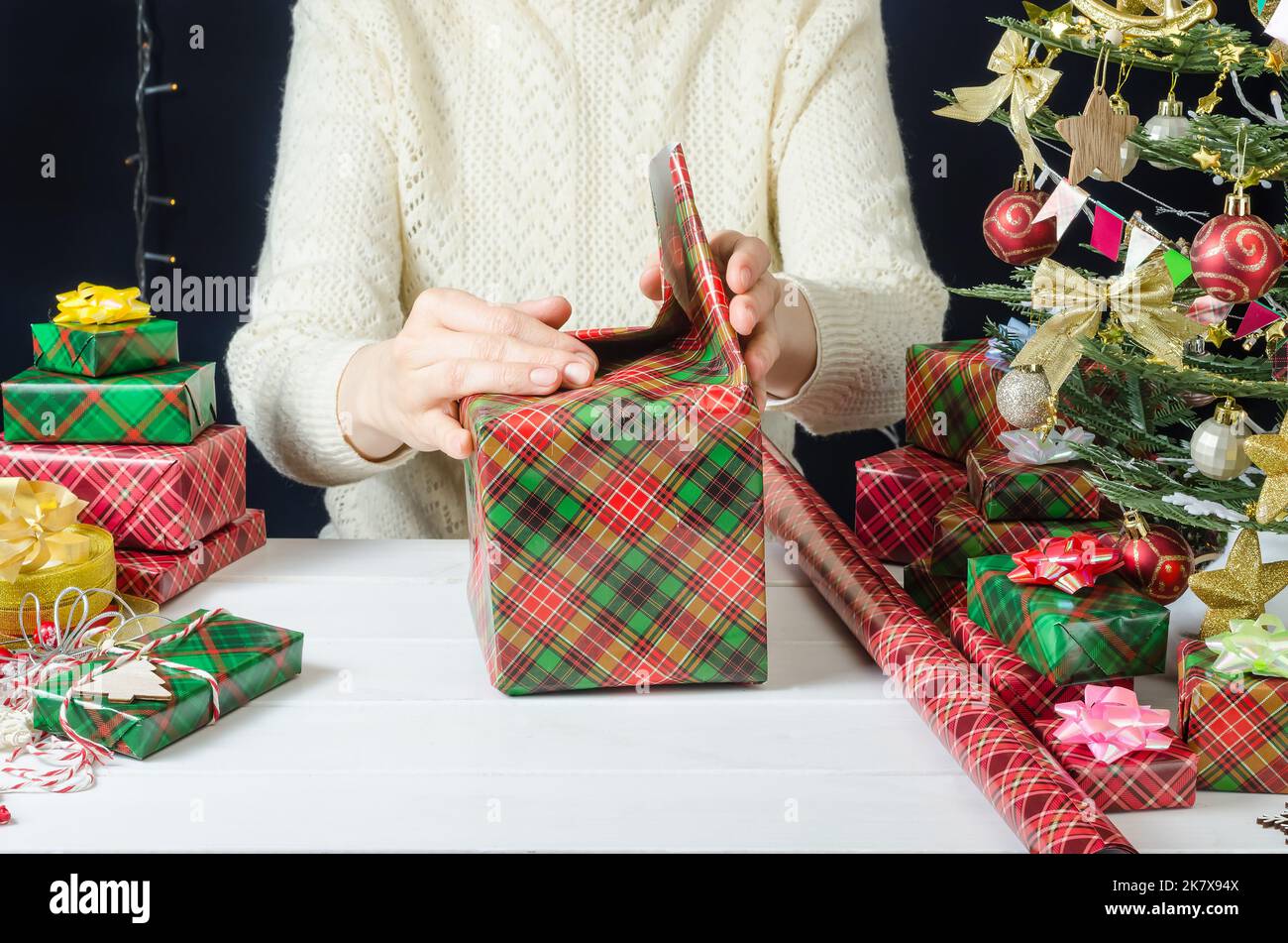 Step by Step Photo Instructions for Wrapping a Christmas Gift, Step 5 ...