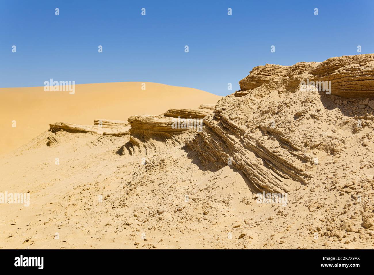 desert landscape, layered deposits in the sandy desert Stock Photo - Alamy