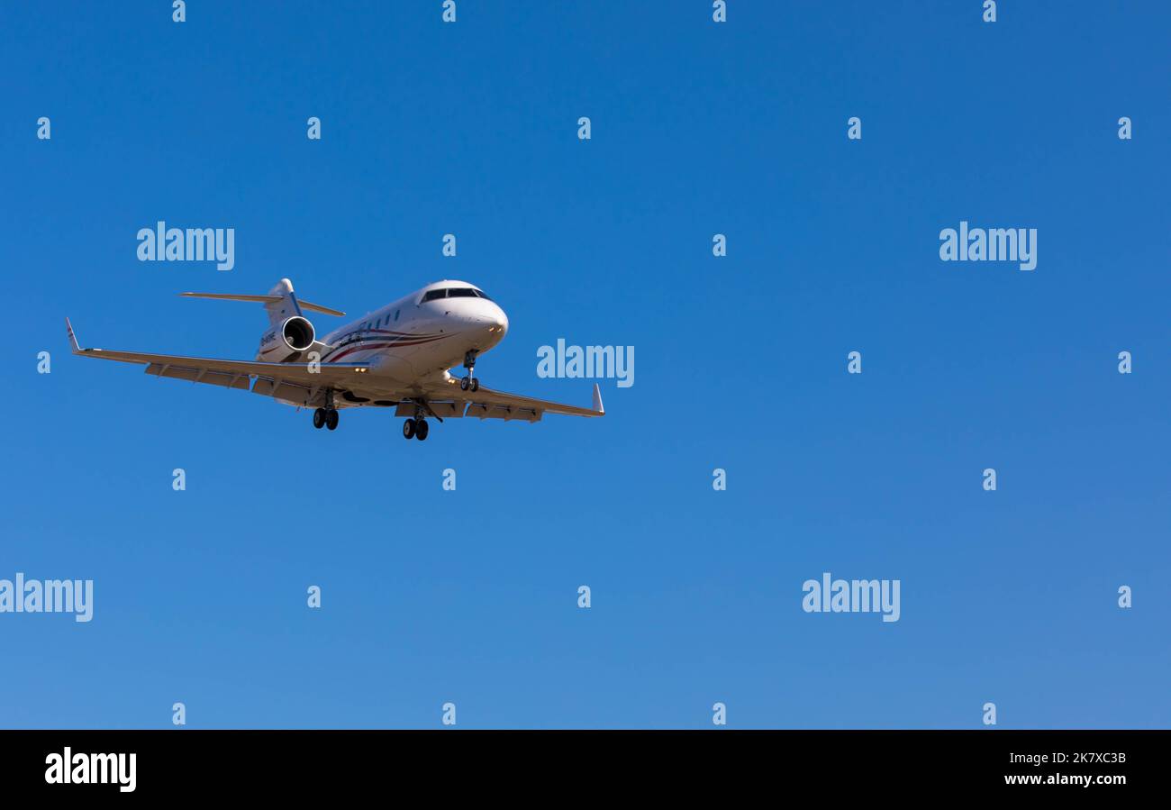 Business jet cockpit pilots hi-res stock photography and images - Alamy