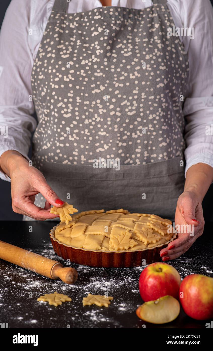 Food photography of apple pie, dessert, dough, cooking, rolling pin ...