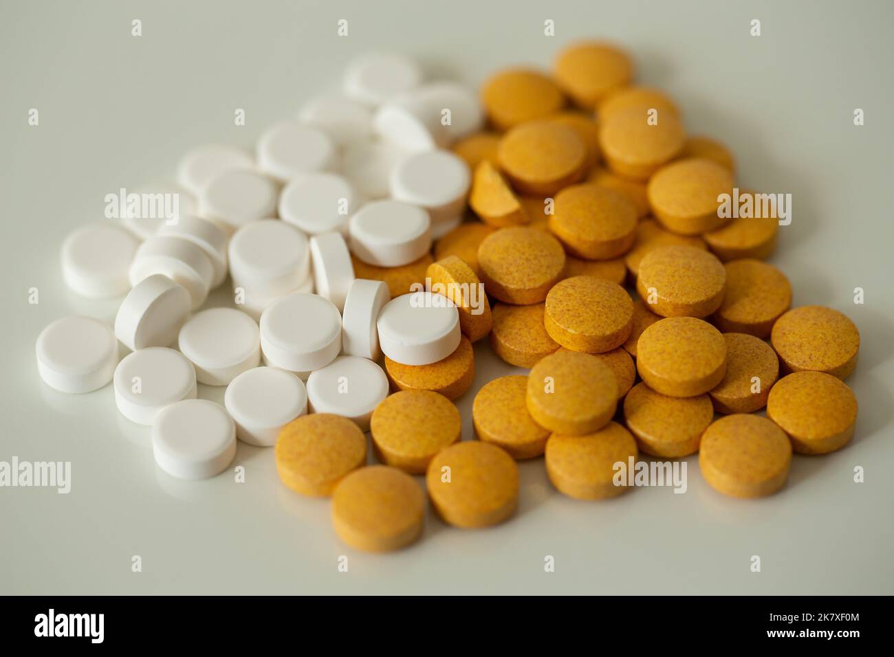 Solid dosage form hi-res stock photography and images - Alamy