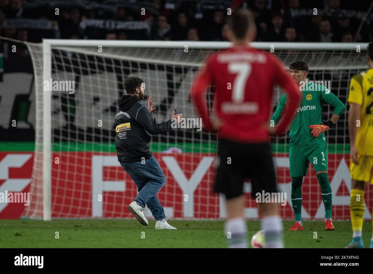 Hanover, Germany. 19th Oct, 2022. Soccer: DFB Cup, Hannover 96 ...