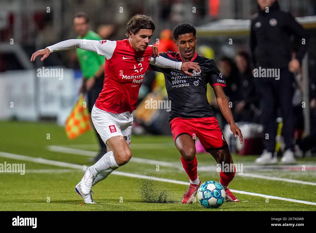 ROTTERDAM, NETHERLANDS - OCTOBER 19: Tim Zeegers of MVV, Nathan Markelo ...