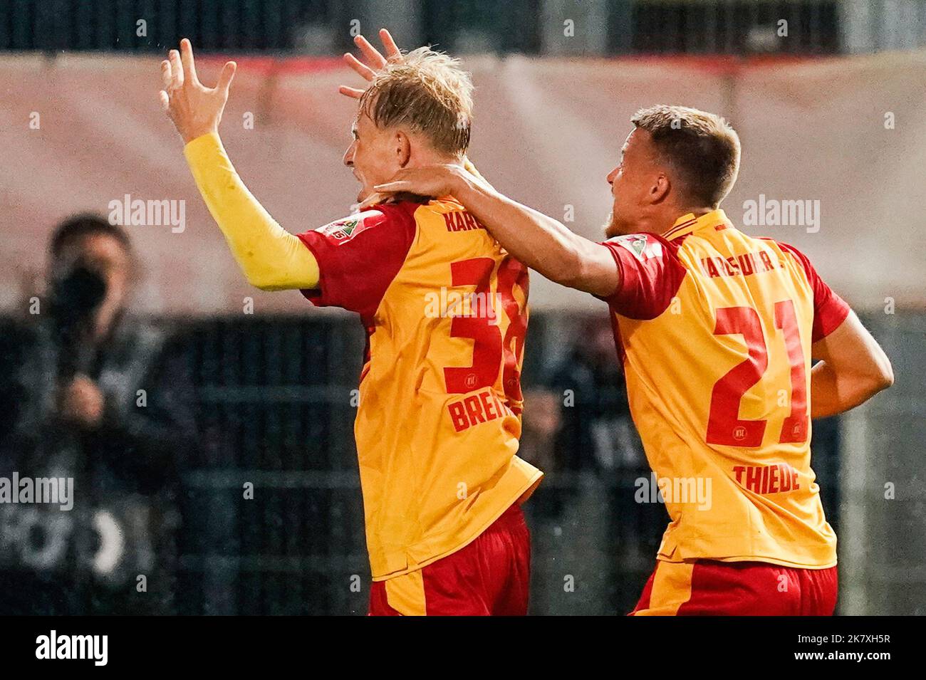 Sandhausen, Germany. 19th Oct, 2022. Soccer: DFB-Pokal, SV Sandhausen ...