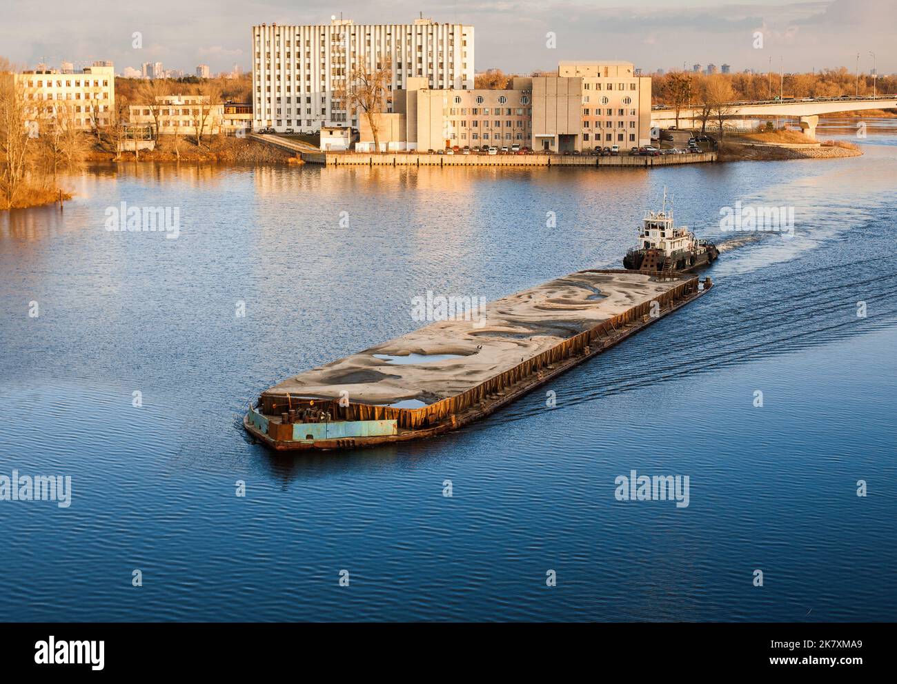 Tugboat pushing barge with sand Stock Photo - Alamy