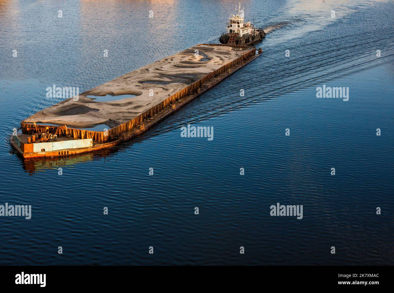 Tugboat pushing barge with sand Stock Photo - Alamy