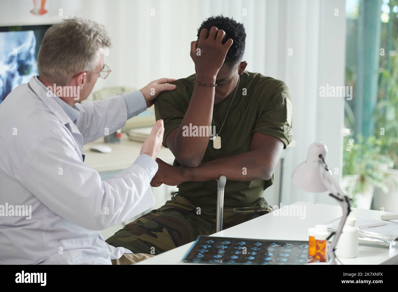 Doctor reassuring military man suffering from PTSD Stock Photo - Alamy