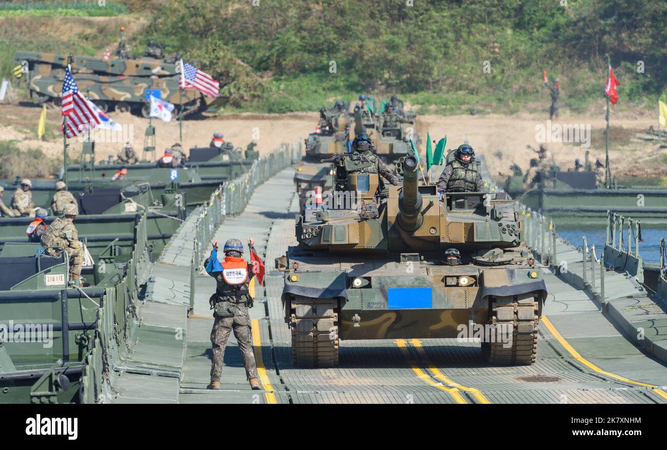 Yeoju, South Korea. 19th Oct, 2022. South Korean Army K-2 tanks cross a ...