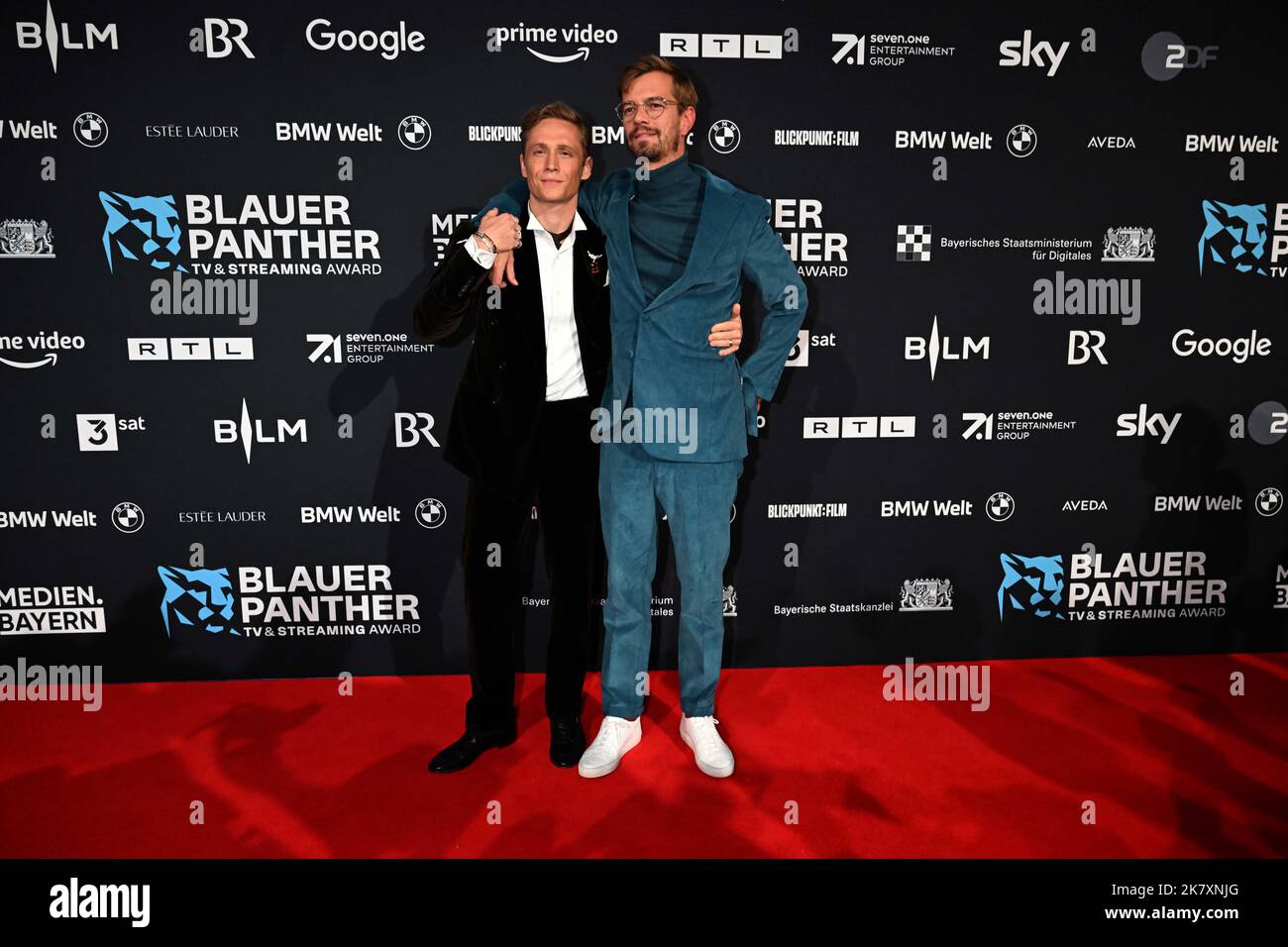 Munich, Germany. 19th Oct, 2022. Actor Matthias Schweighöfer (l) and ...