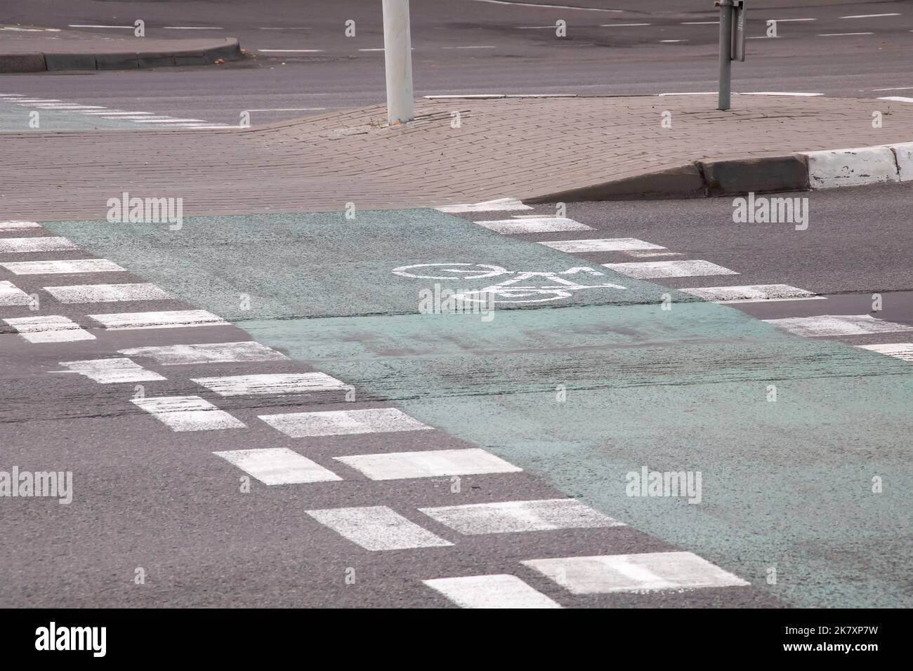 Green marked bike path on asphalt close up Stock Photo - Alamy