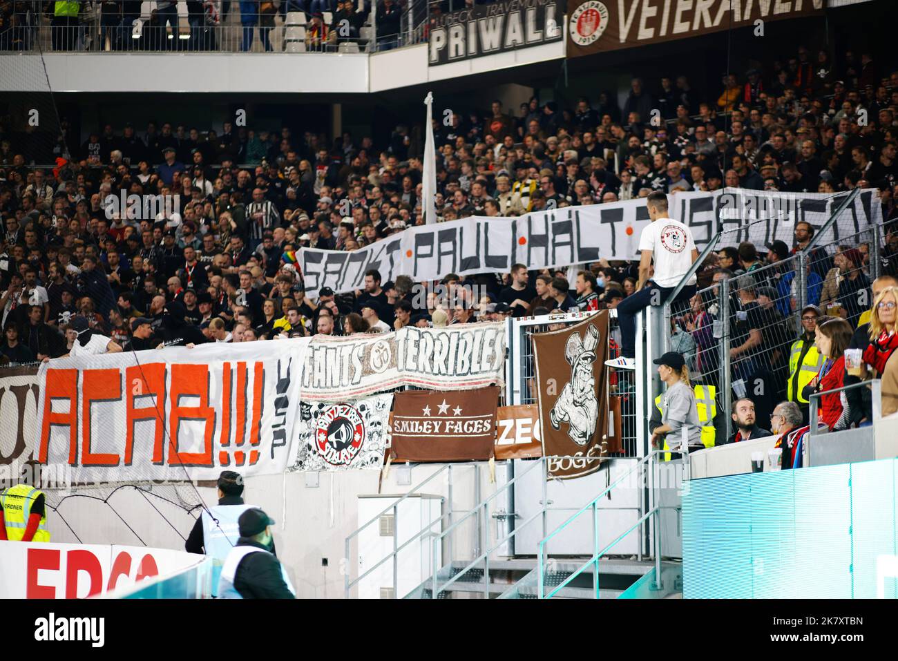 Fc st pauli fans hi-res stock photography and images - Alamy