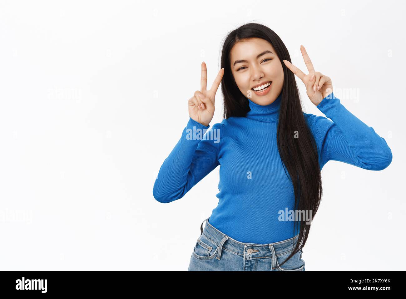 Portrait of beautiful, joyful asian girl dancing and laughing, posing ...