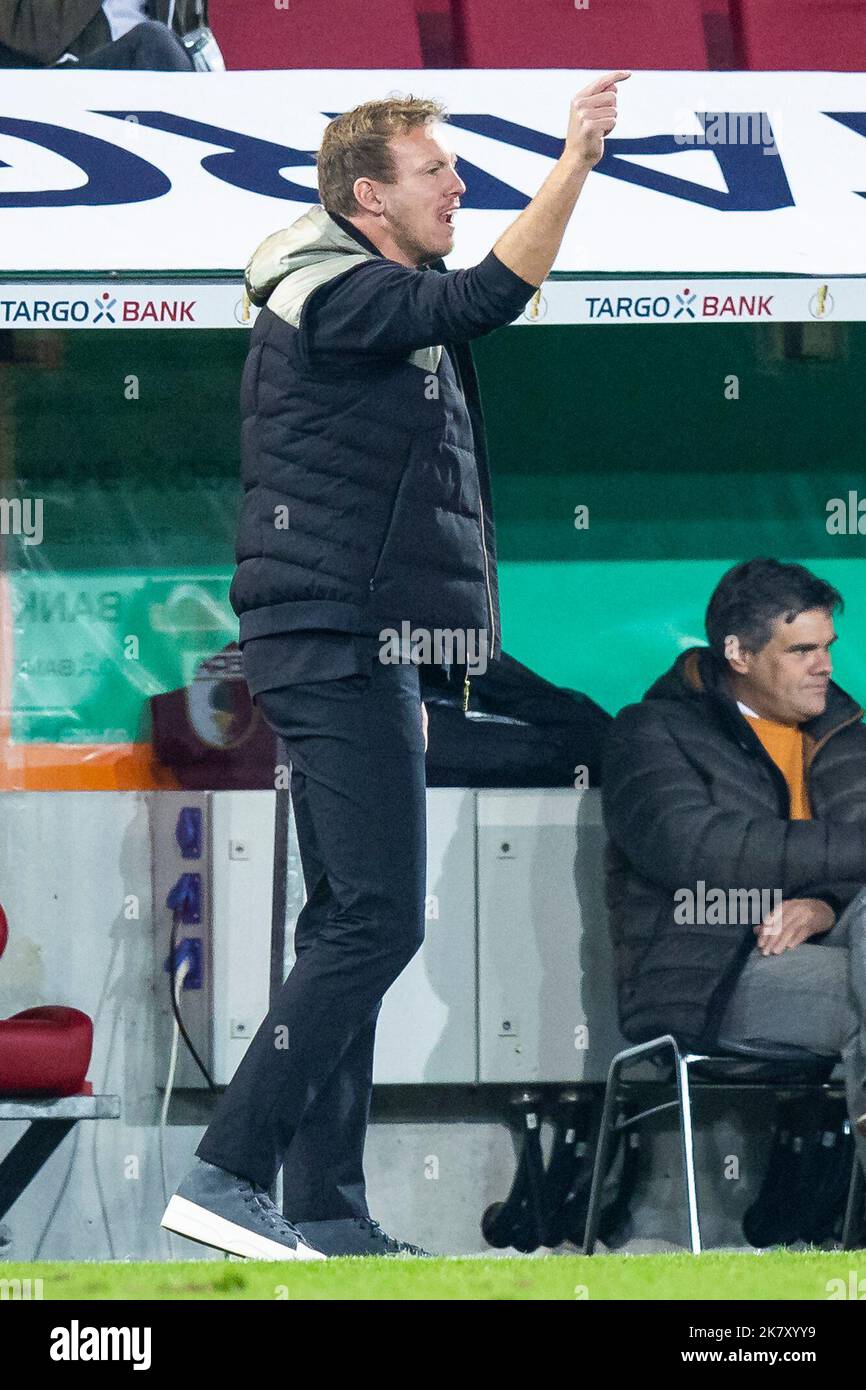 Augsburg, Germany. 19th Oct, 2022. Soccer: DFB Cup, FC Augsburg ...