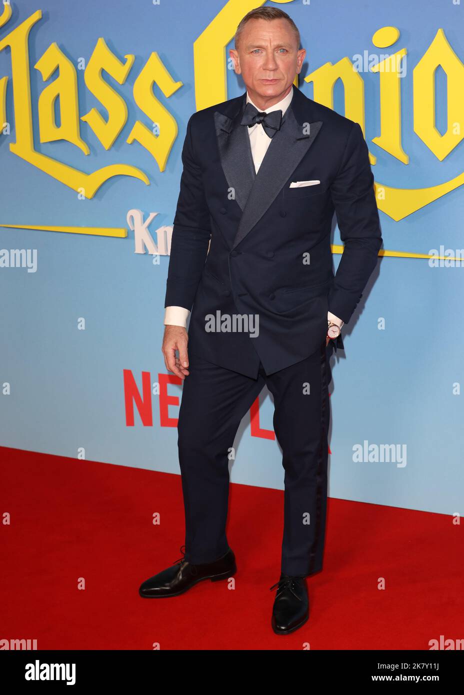 James bond daniel craig glass hi-res stock photography and images - Alamy