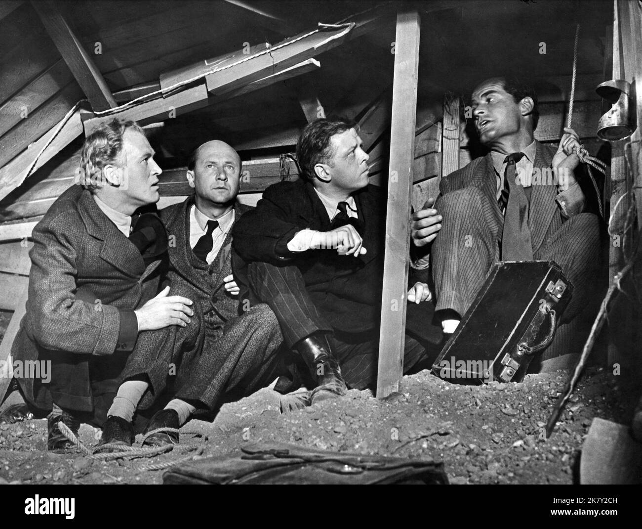 Gordon Jackson, Donald Pleasence, Richard Attenborough & James Garner ...