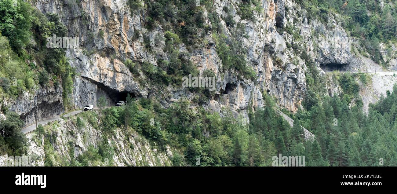 Beautiful tree side mountain road hi-res stock photography and images ...