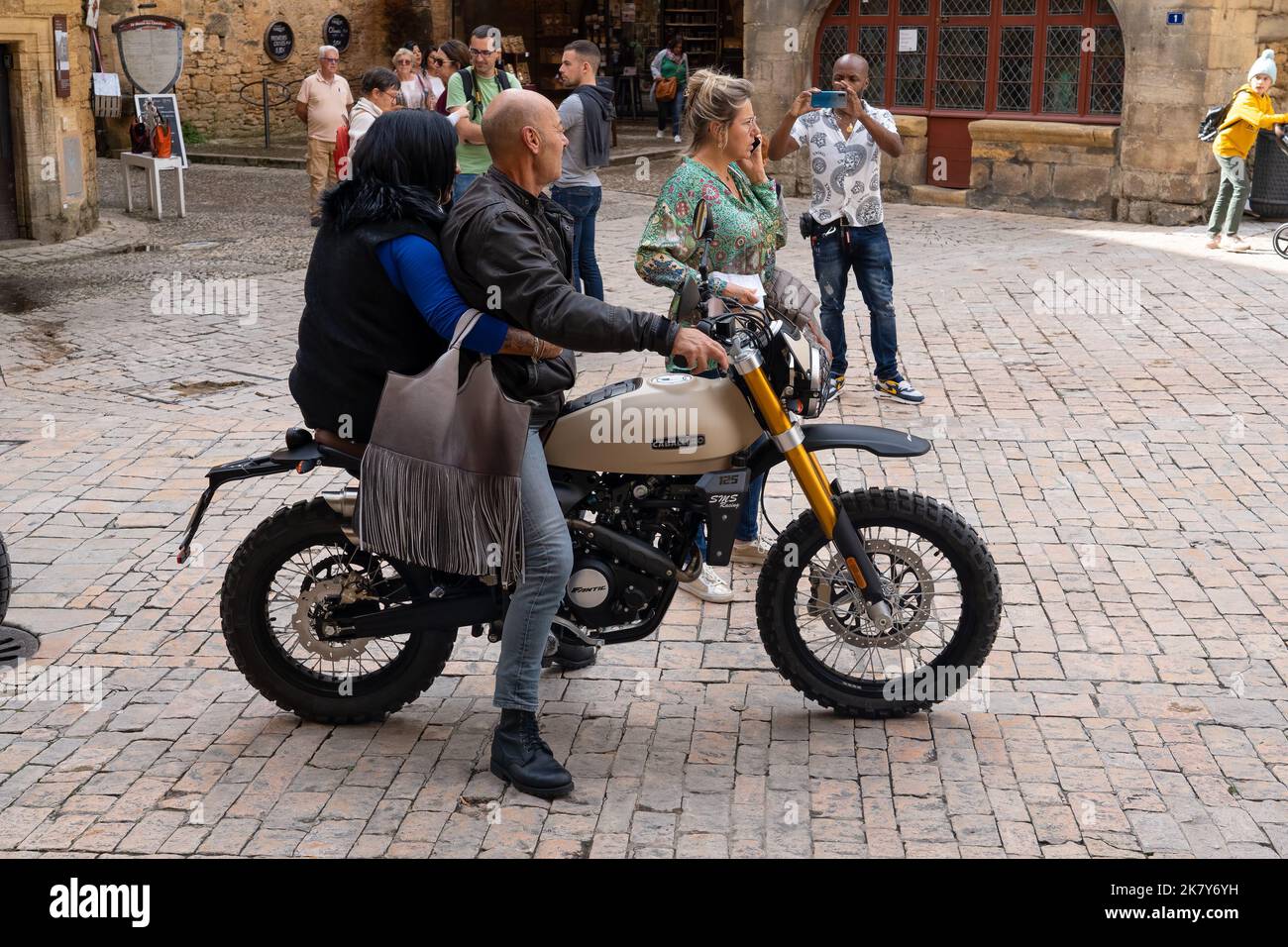 A Caballero 125 motorbike entering the Sarlat-la-Caneda town centre ...