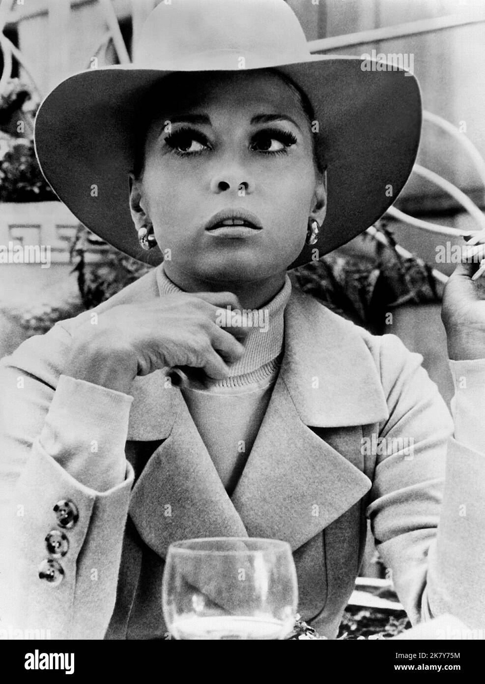 Faye dunaway 1960's hi-res stock photography and images - Alamy