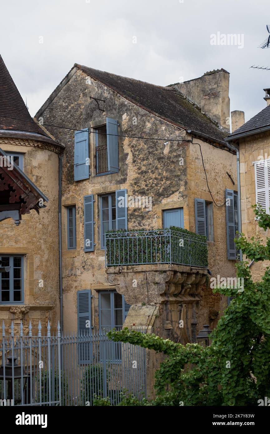 Medieval french stone building hi-res stock photography and images - Alamy