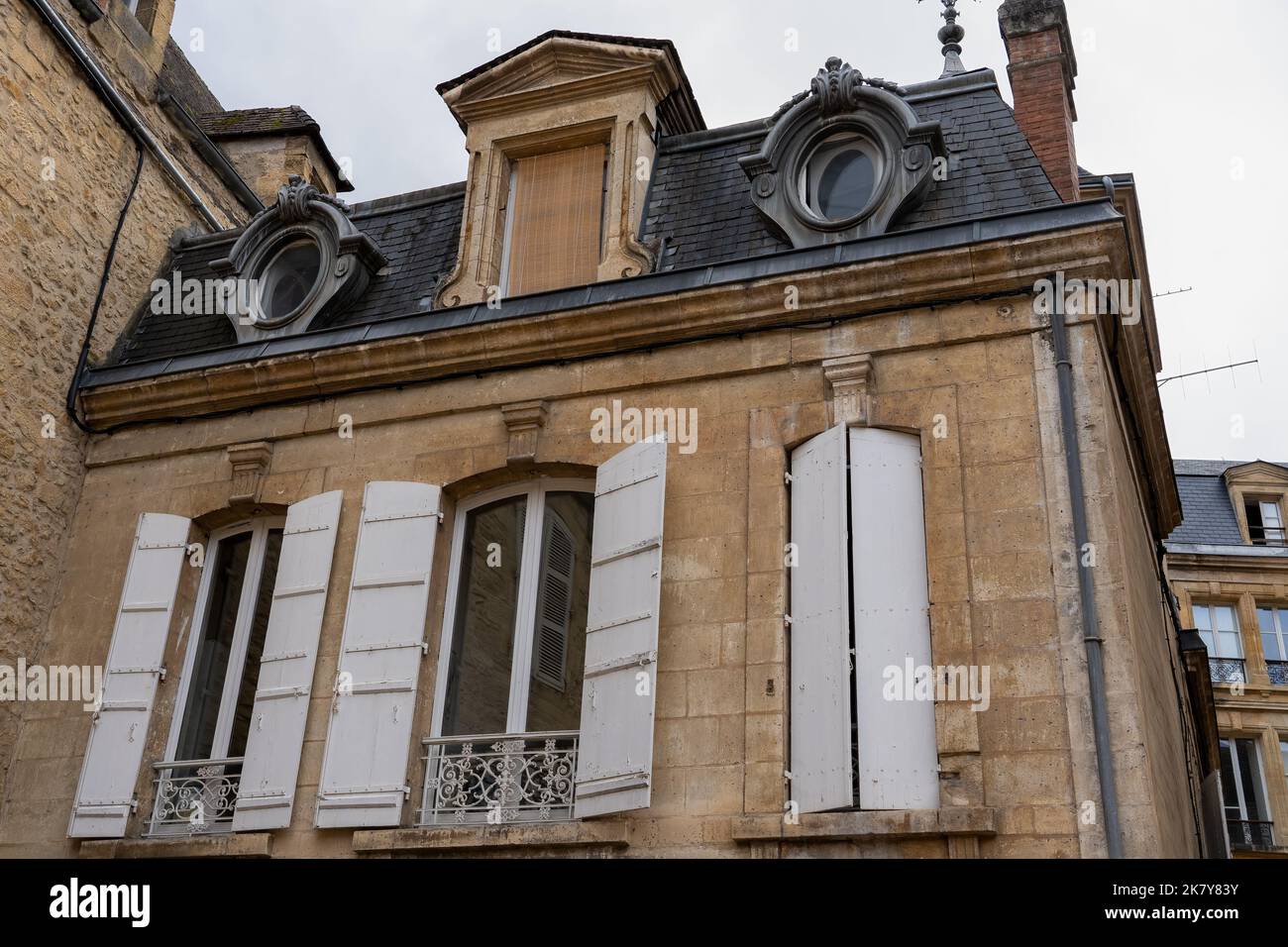 Medieval french stone building hi-res stock photography and images - Alamy