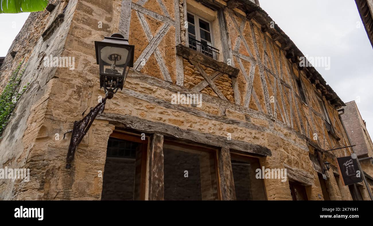 Medieval french stone building hi-res stock photography and images - Alamy