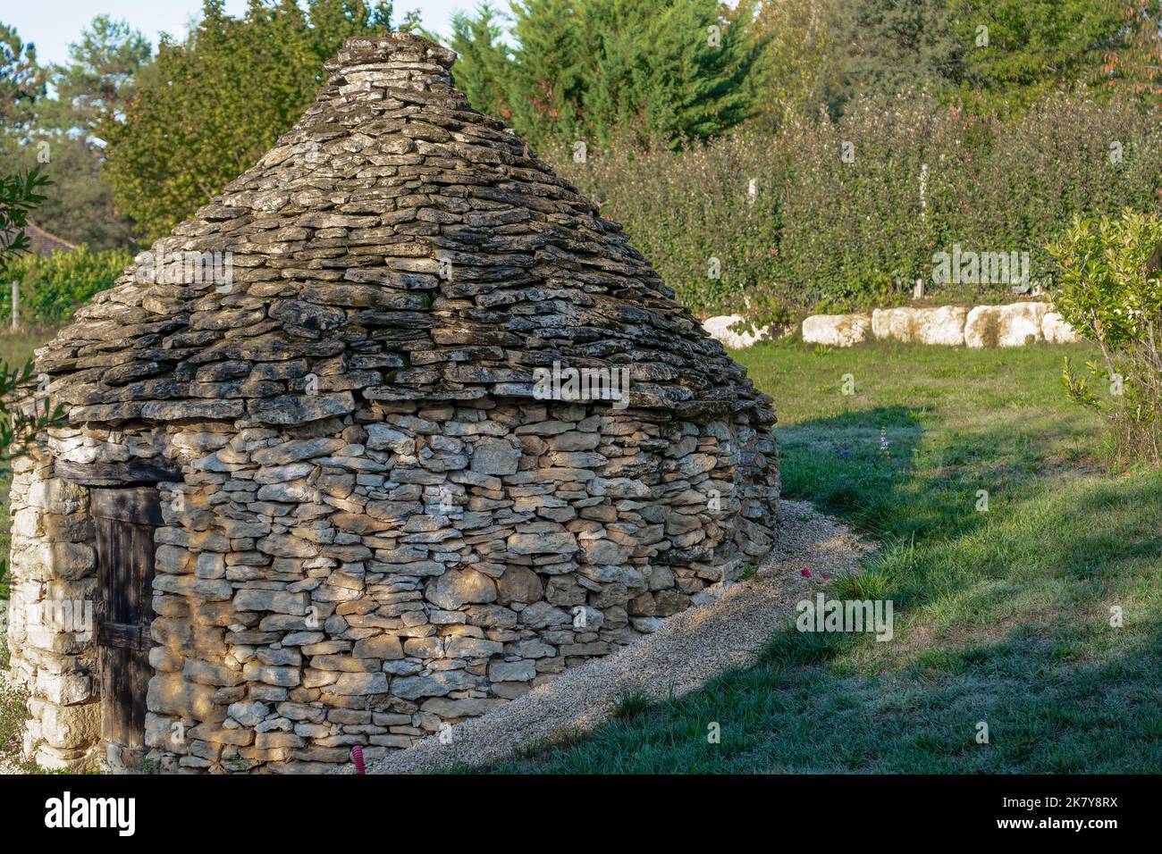 Shepherds stone hut hi-res stock photography and images - Alamy