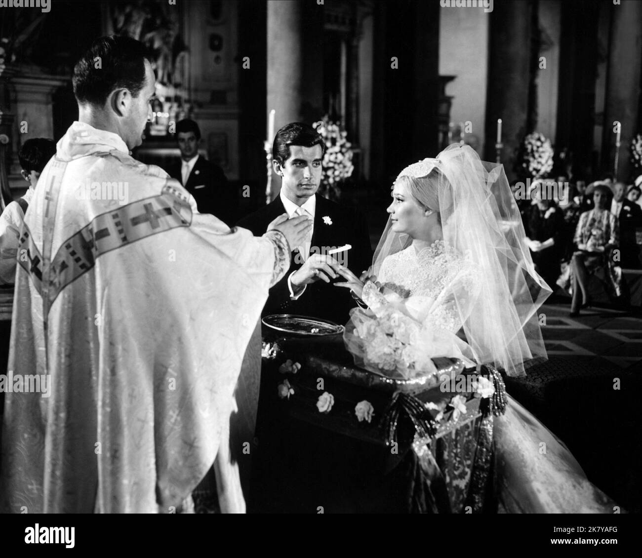 Yvette mimieux 1962 hi-res stock photography and images - Alamy