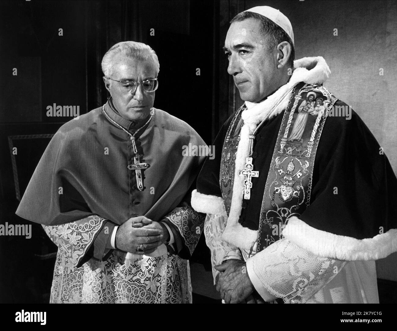 Vittorio De Sica & Anthony Quinn Film: The Shoes Of The Fisherman (USA ...