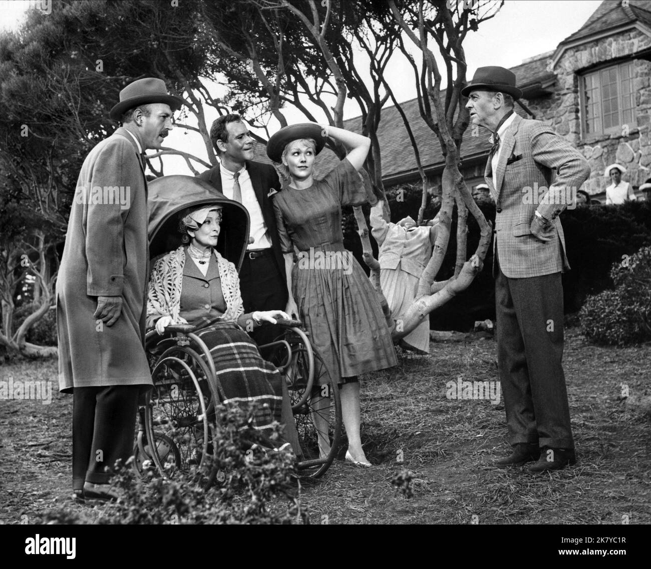 Lionel Jeffries, Estelle Winwood, Jack Lemmon, Kim Novak & Fred Astaire ...
