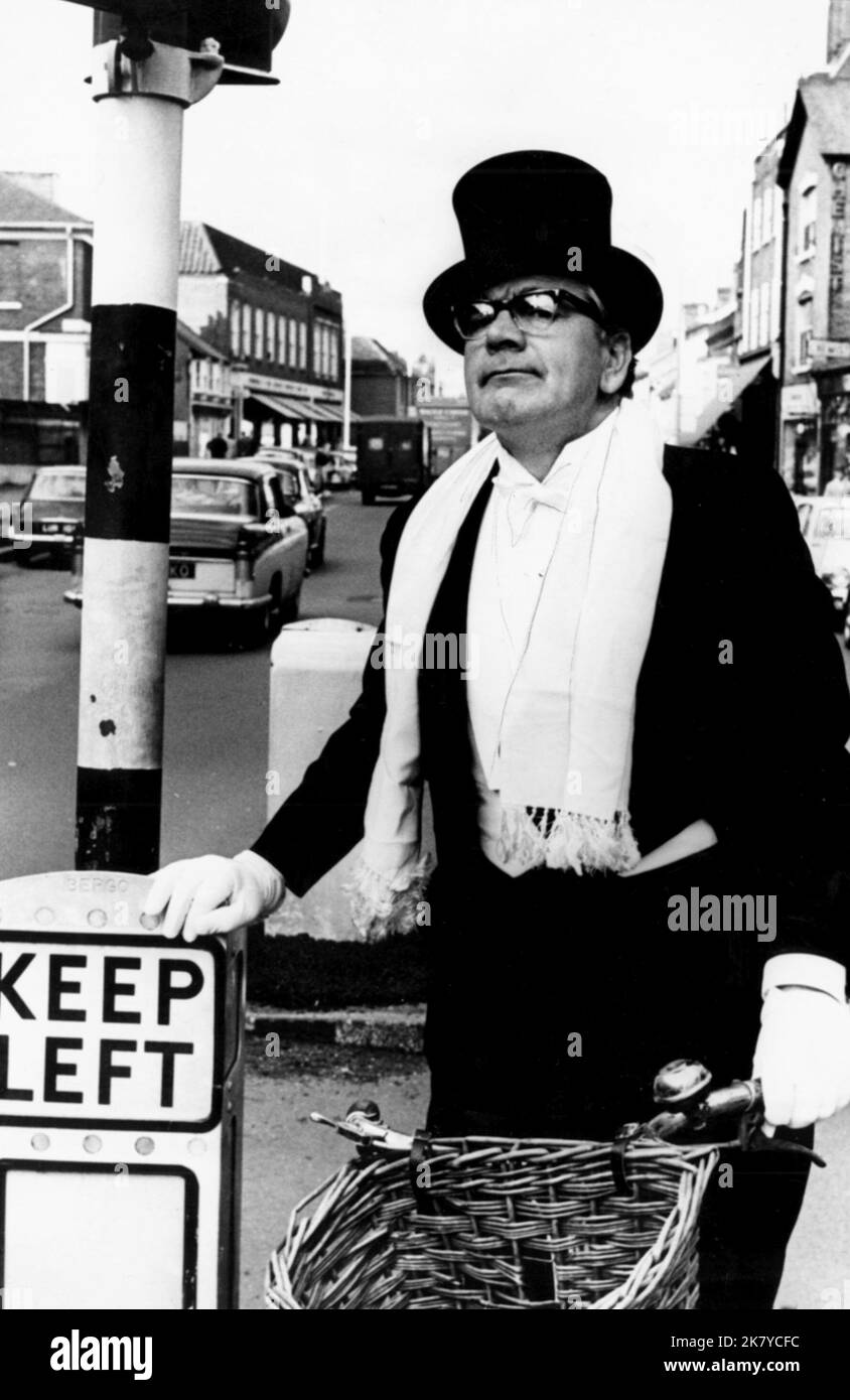 Harry Worth Television: Here'S Harry (1966) Characters: Harry Worth (60 ...