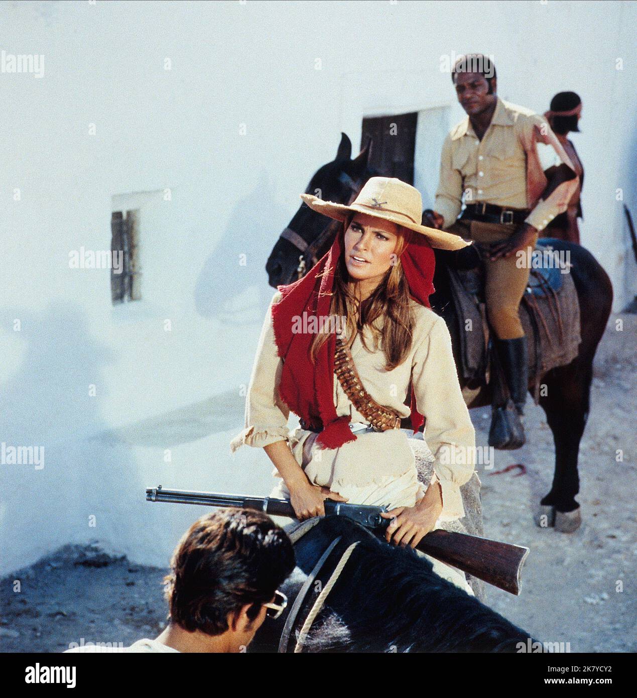 100 rifles jim brown raquel welch hi-res stock photography and images ...
