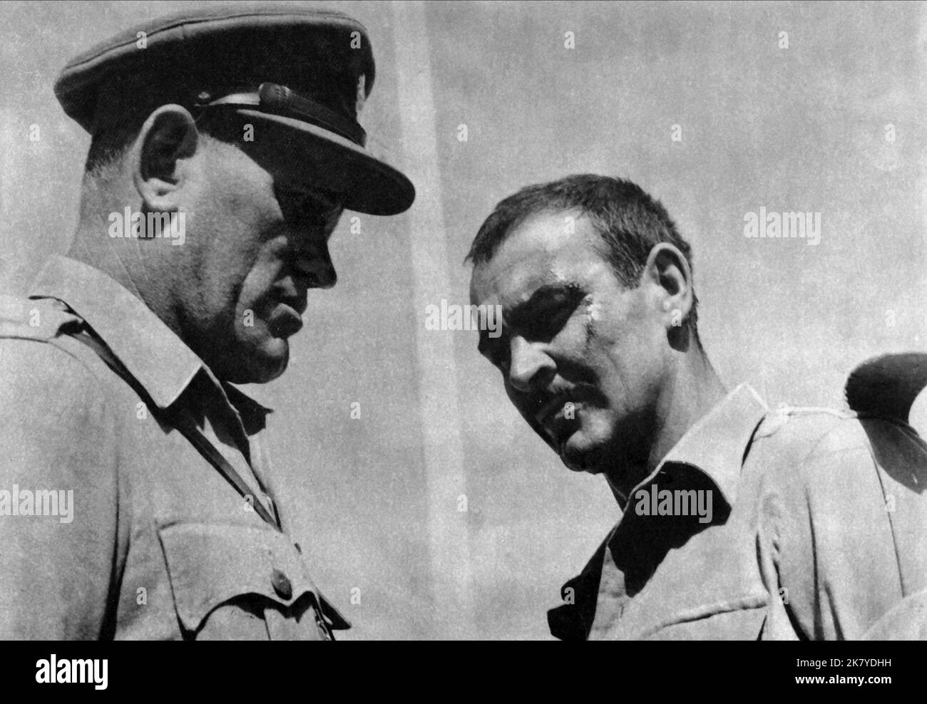 Harry andrews sean connery hill hi-res stock photography and images - Alamy