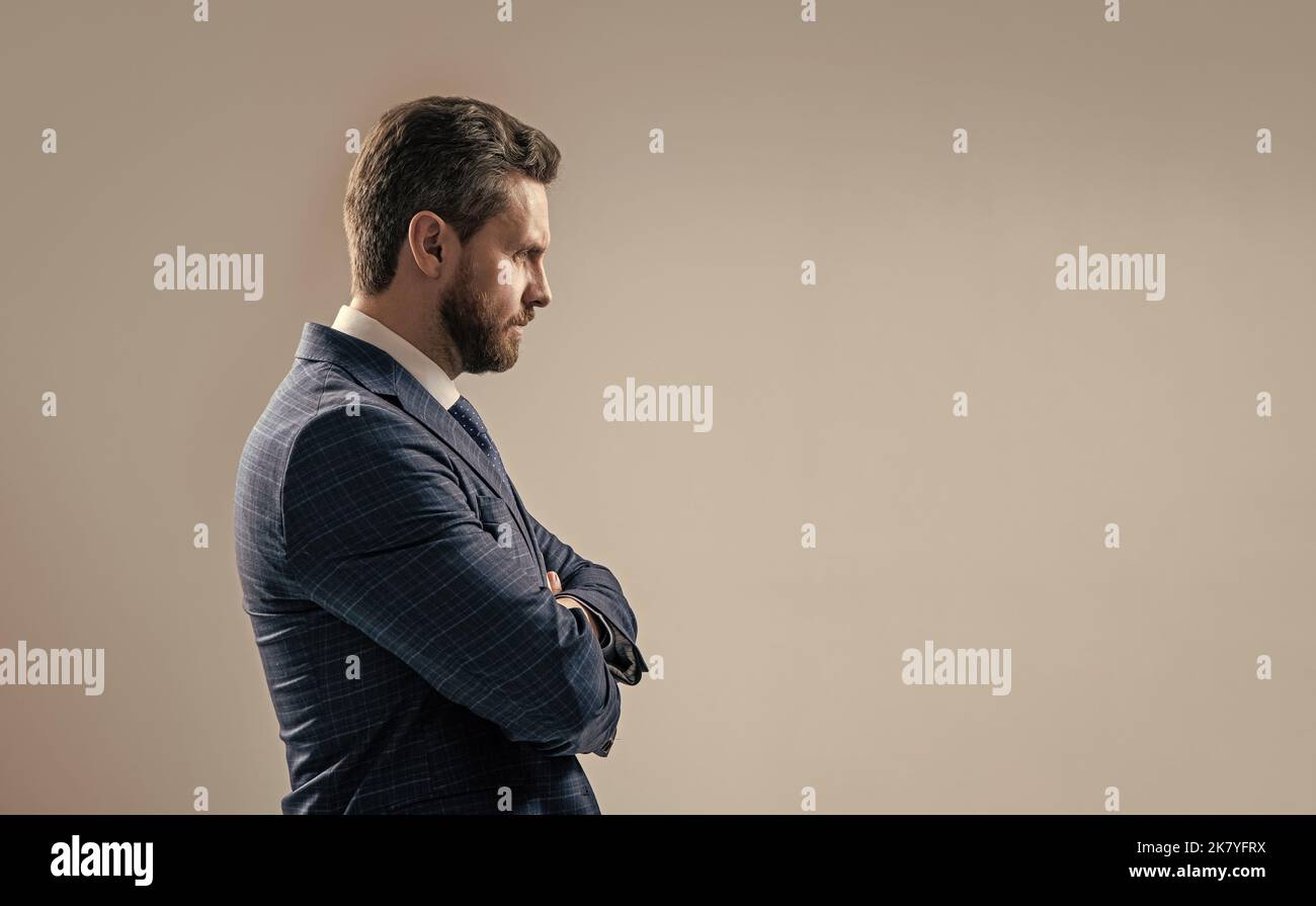 Hes a serious man. Serious businessman sideway grey background ...