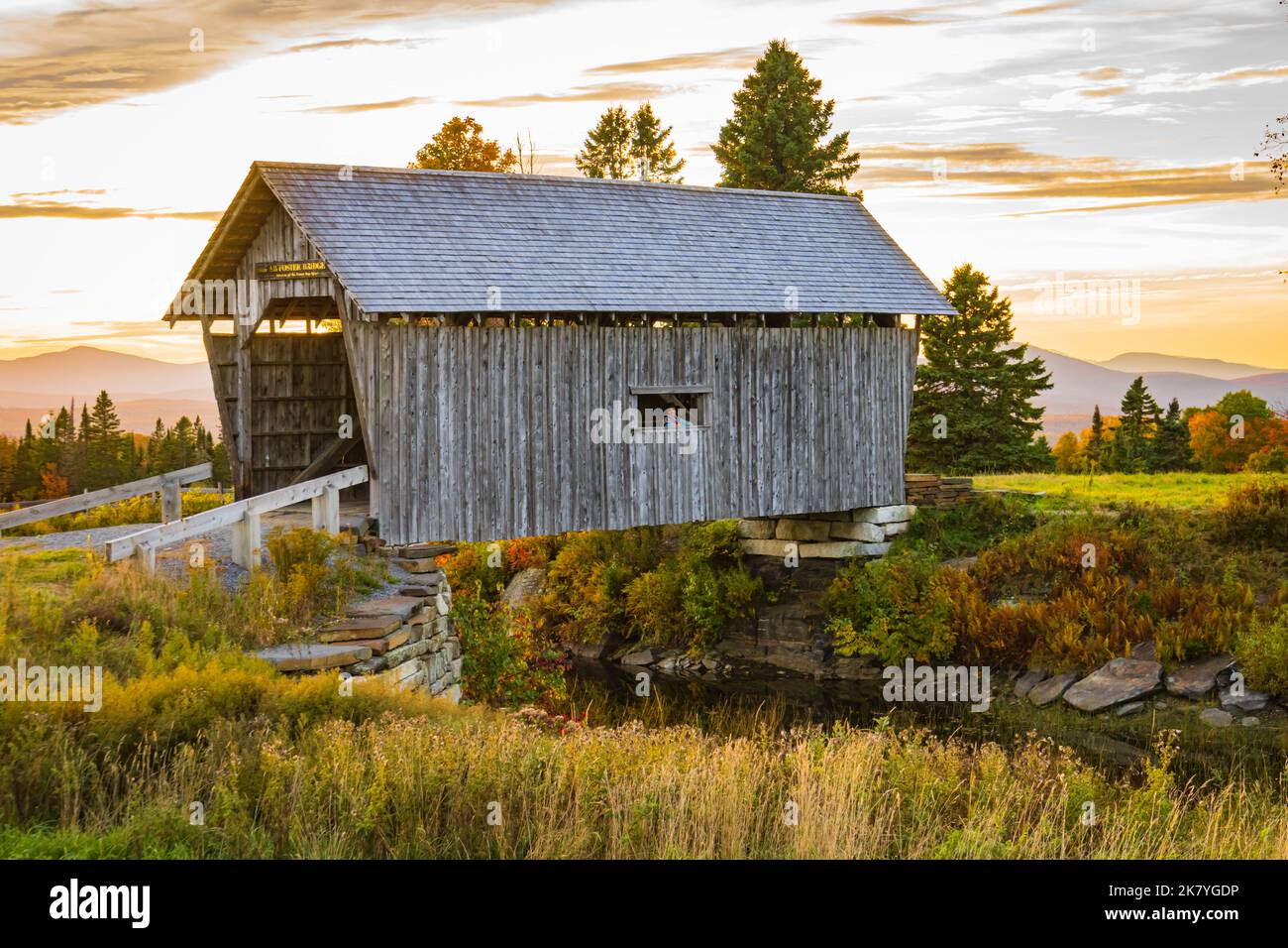 Covered bridge hi-res stock photography and images - Alamy