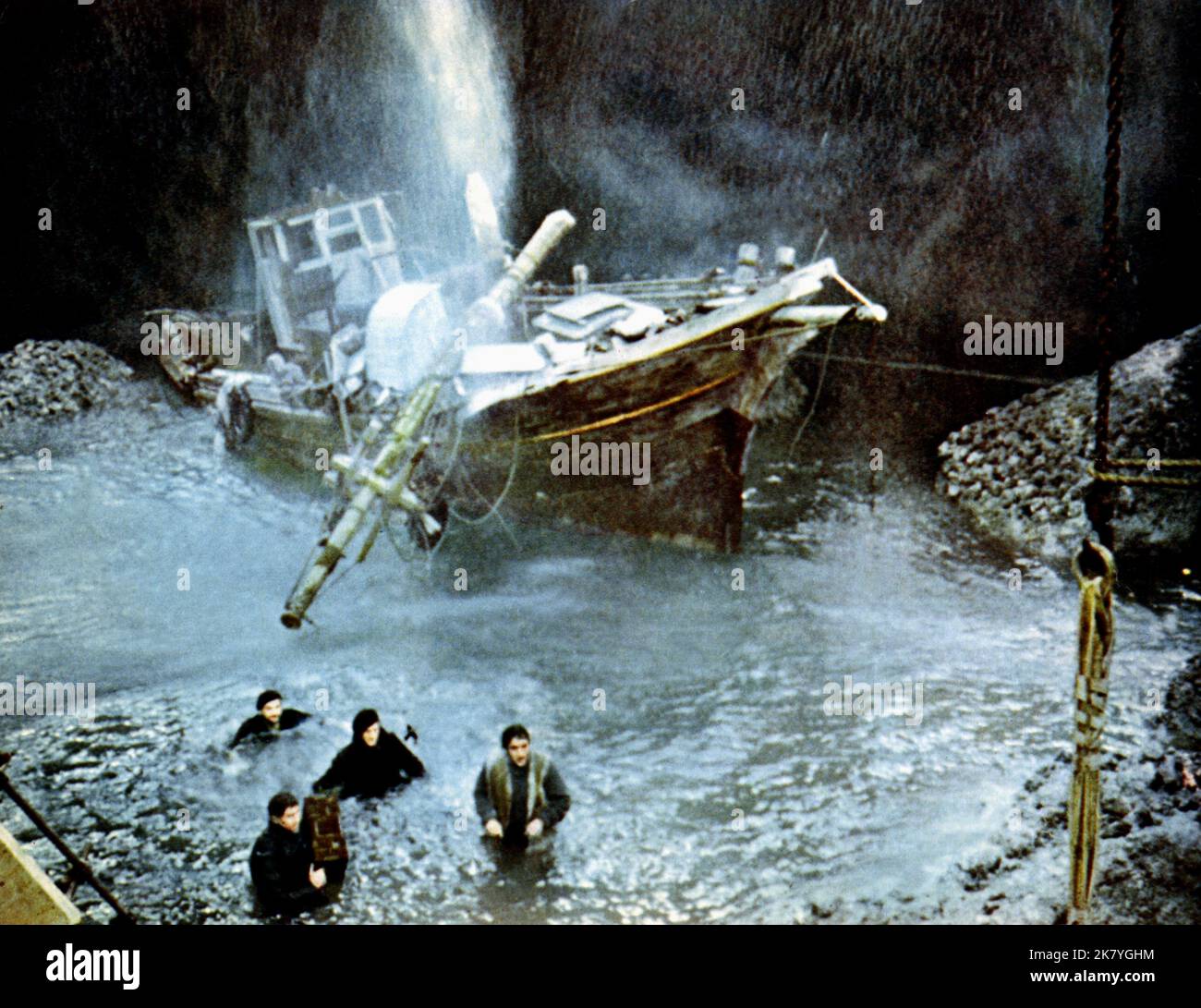 David Niven & Anthony Quinn Film The Guns Of Navarone (1961) Characters ...