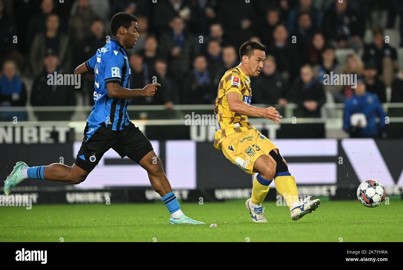 Brugges, Belgium. 19th Oct, 2022. Raphael Onyedika (15) of Club Brugge ...