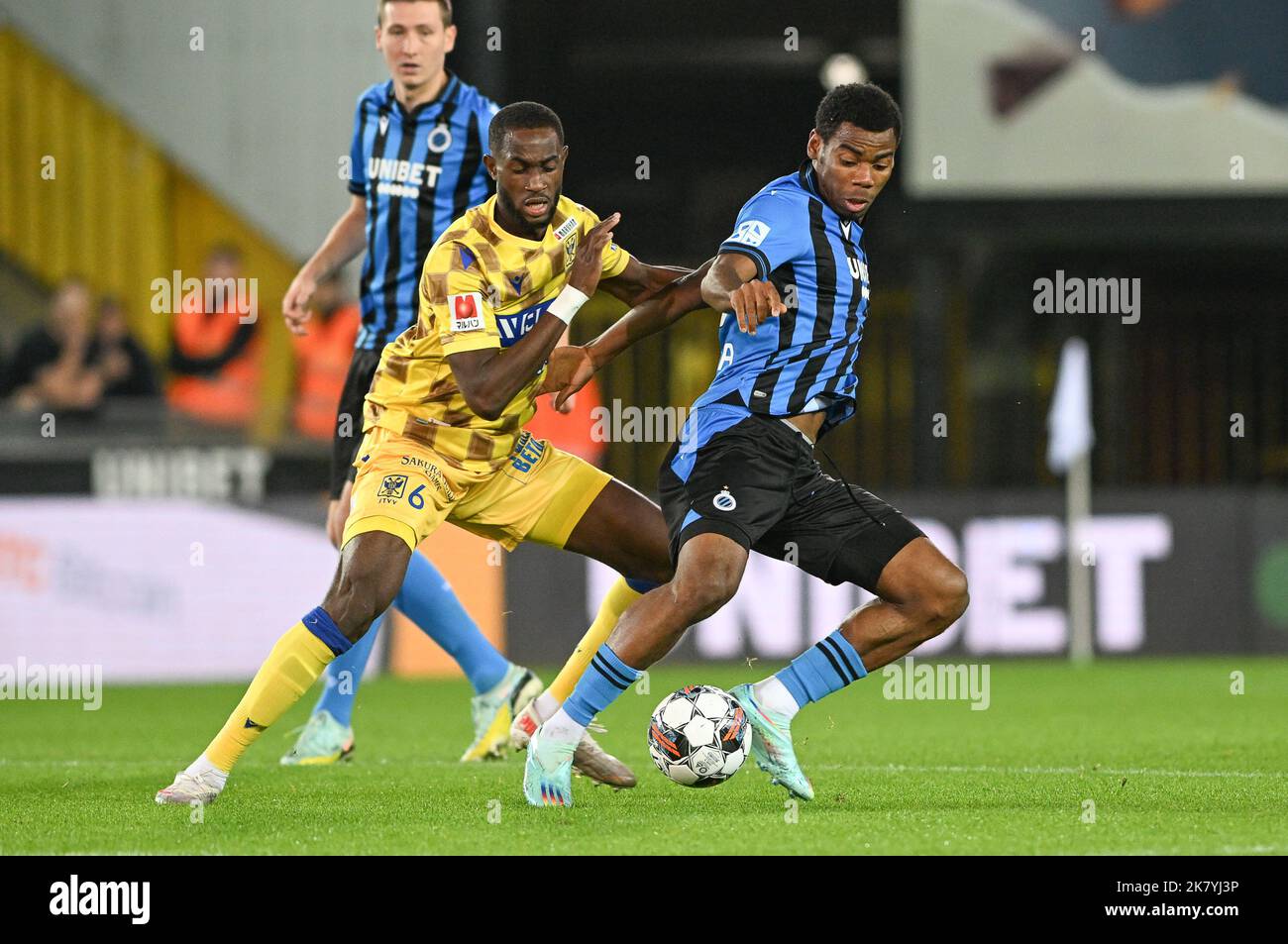 Brugges, Belgium. 19th Oct, 2022. Raphael Onyedika (15) of Club Brugge ...