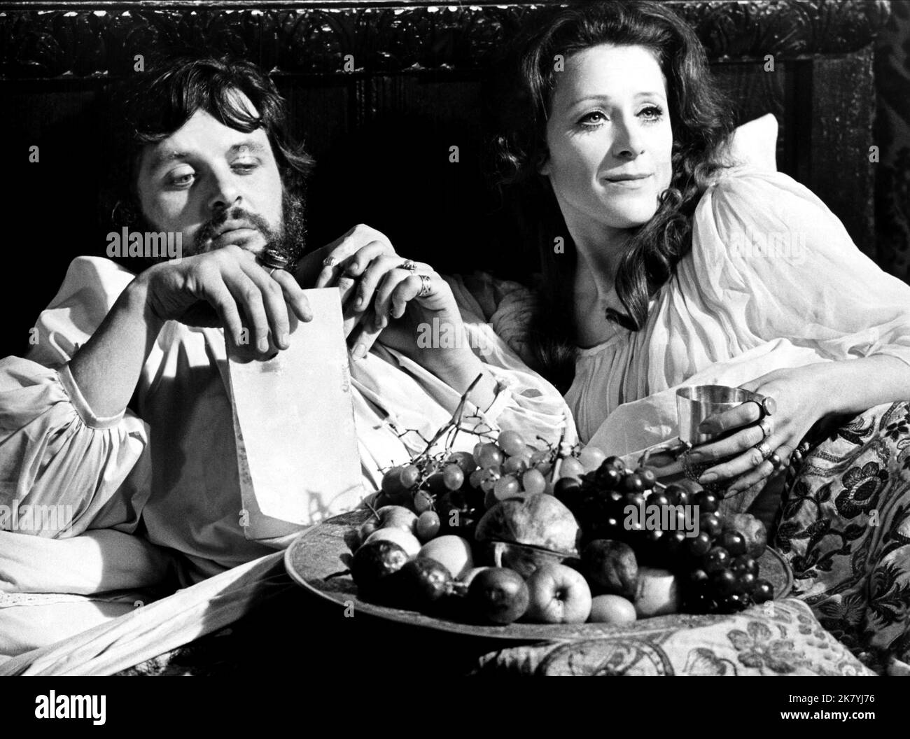 Anthony Hopkins & Judy Parfitt Film: Hamlet (1969) Characters: Claudius ...