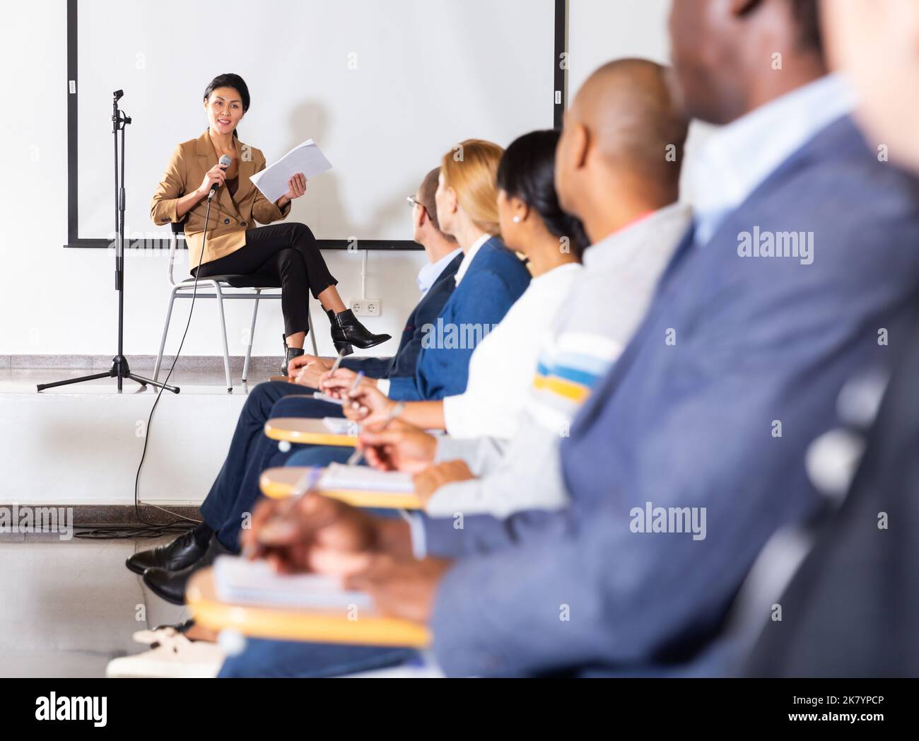 Korean lecturer hi-res stock photography and images - Alamy
